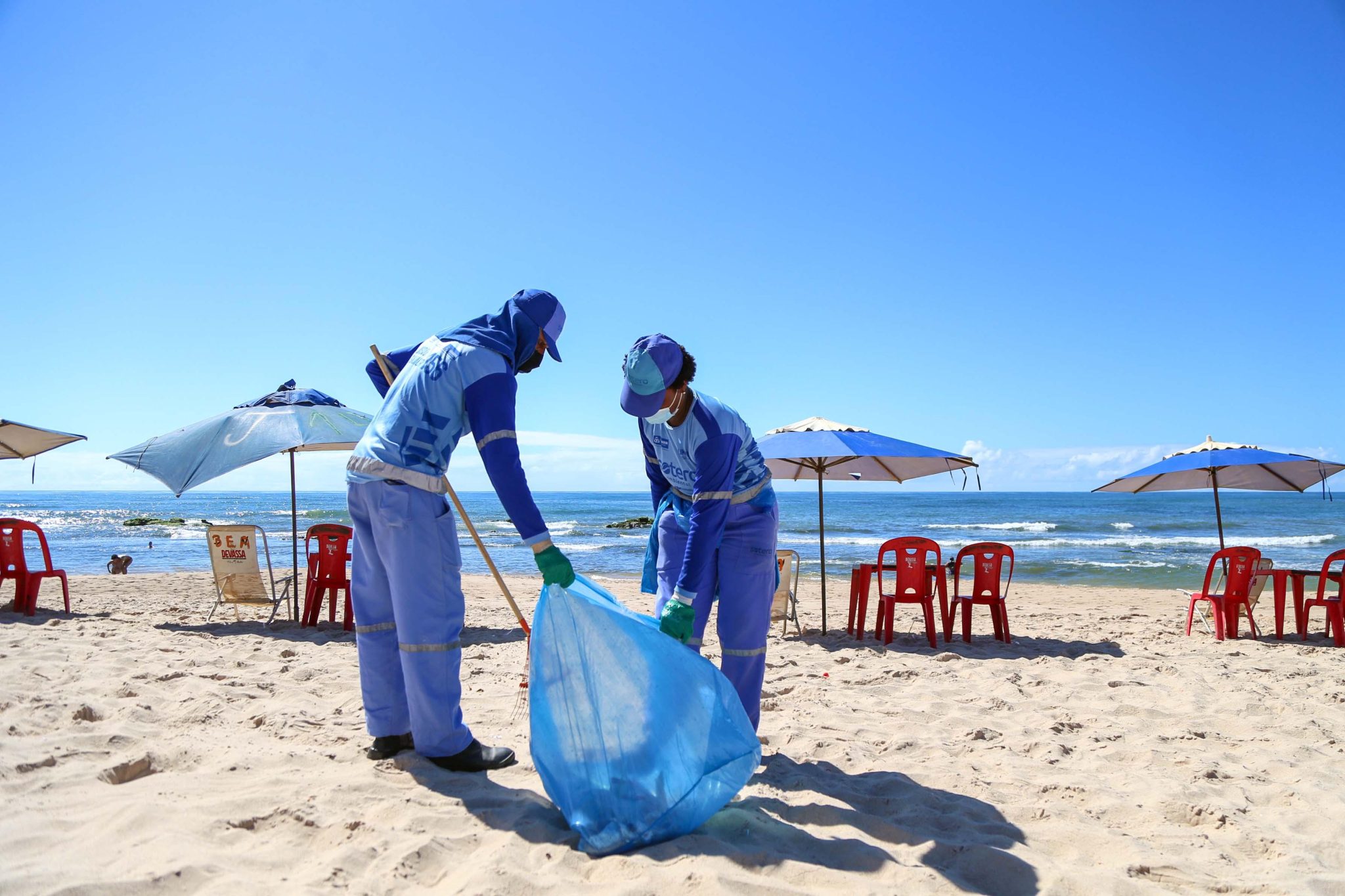 CLEAN UP DAY: LIMPURB REALIZA AÇÃO DE LIMPEZA NA PRAIA DA PENHA, NA ...