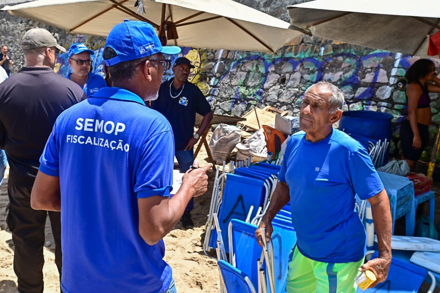 OPERAÇÃO FISCALIZA ATUAÇÃO DE VENDEDORES DE ALIMENTOS E BEBIDAS EM ...