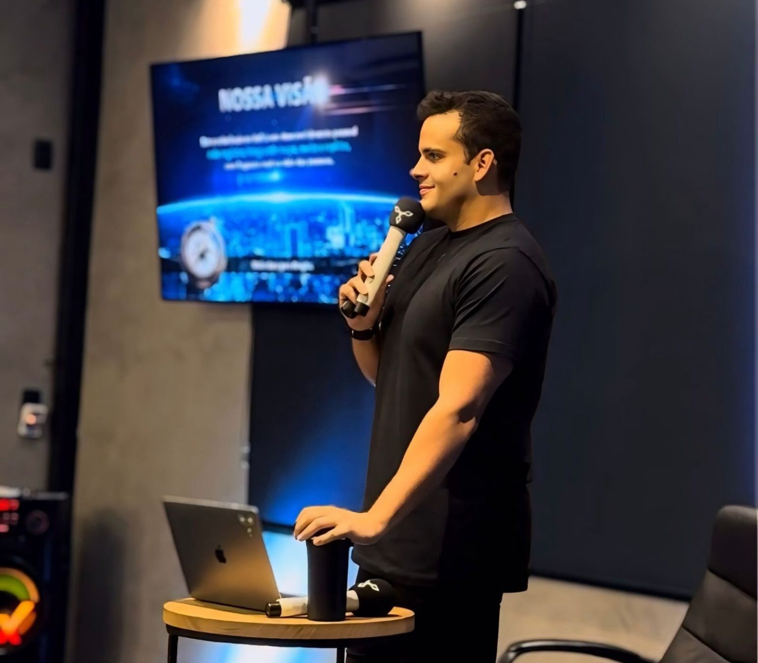 INFLUENCIADORES DIGITAIS, EMPREENDEDORES E LIDERANÇAS CRIATIVAS SE ...